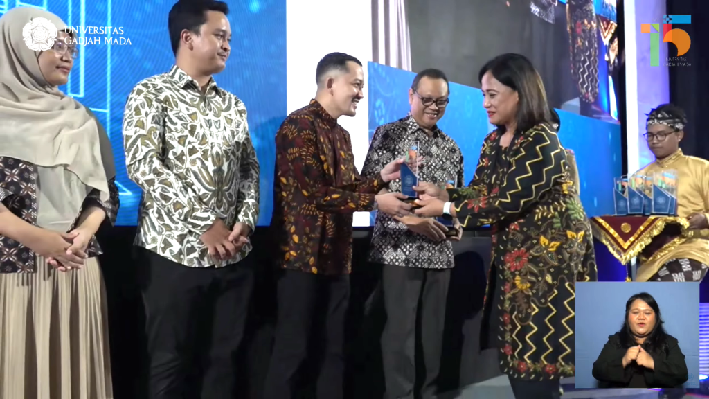 Fakultas Farmasi UGM Raih 5 Penghargaan dalam Malam Penghargaan Insan UGM Berprestasi 2024 ...