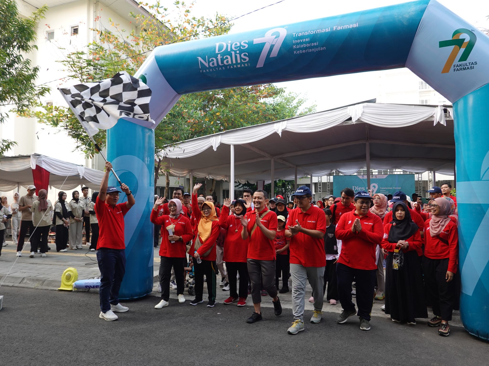 Semangat Kebersamaan Warnai Pembukaan Dies Natalis ke-79 Farmasi UGM dalam Rangkaian Jalan Sehat ...